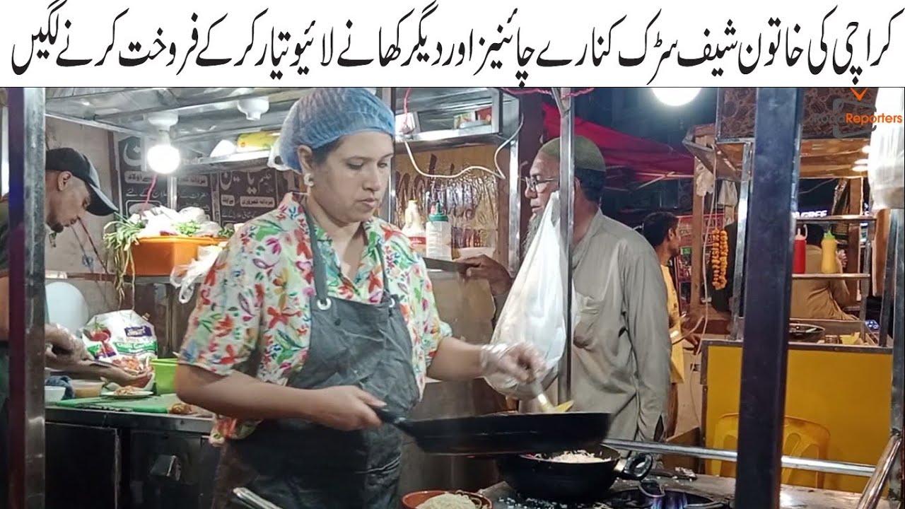 Lady Chef Live Cooking at the Street Of Karachi | Food Stall | Chinese ...