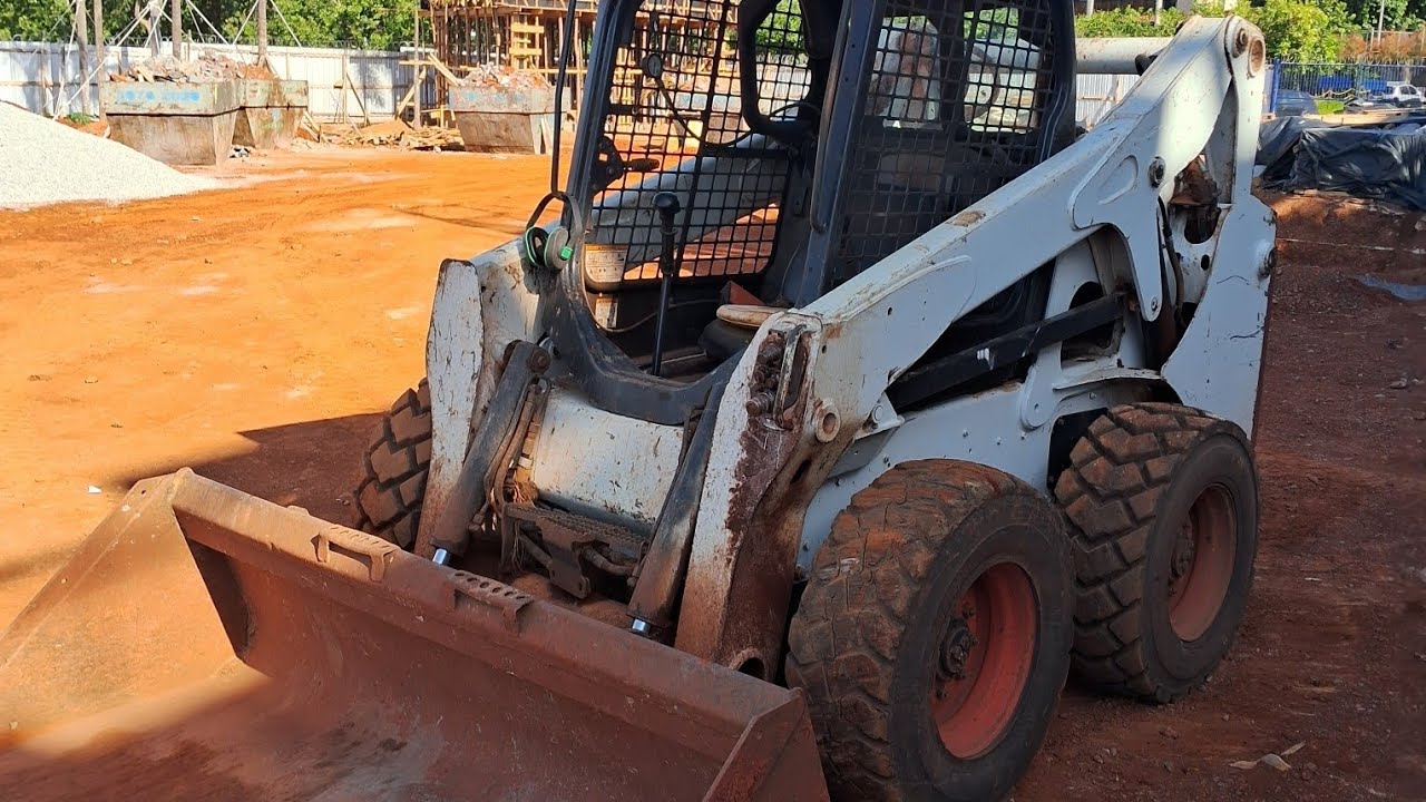 aprenda a operar a bobcat com os pés - YouTube