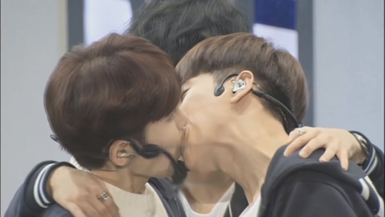 К ПОП АЙДОЛЫ ЦЕЛУЮТСЯ НА СЦЕНЕ Kpop Idols Kiss On Stage Youtube
