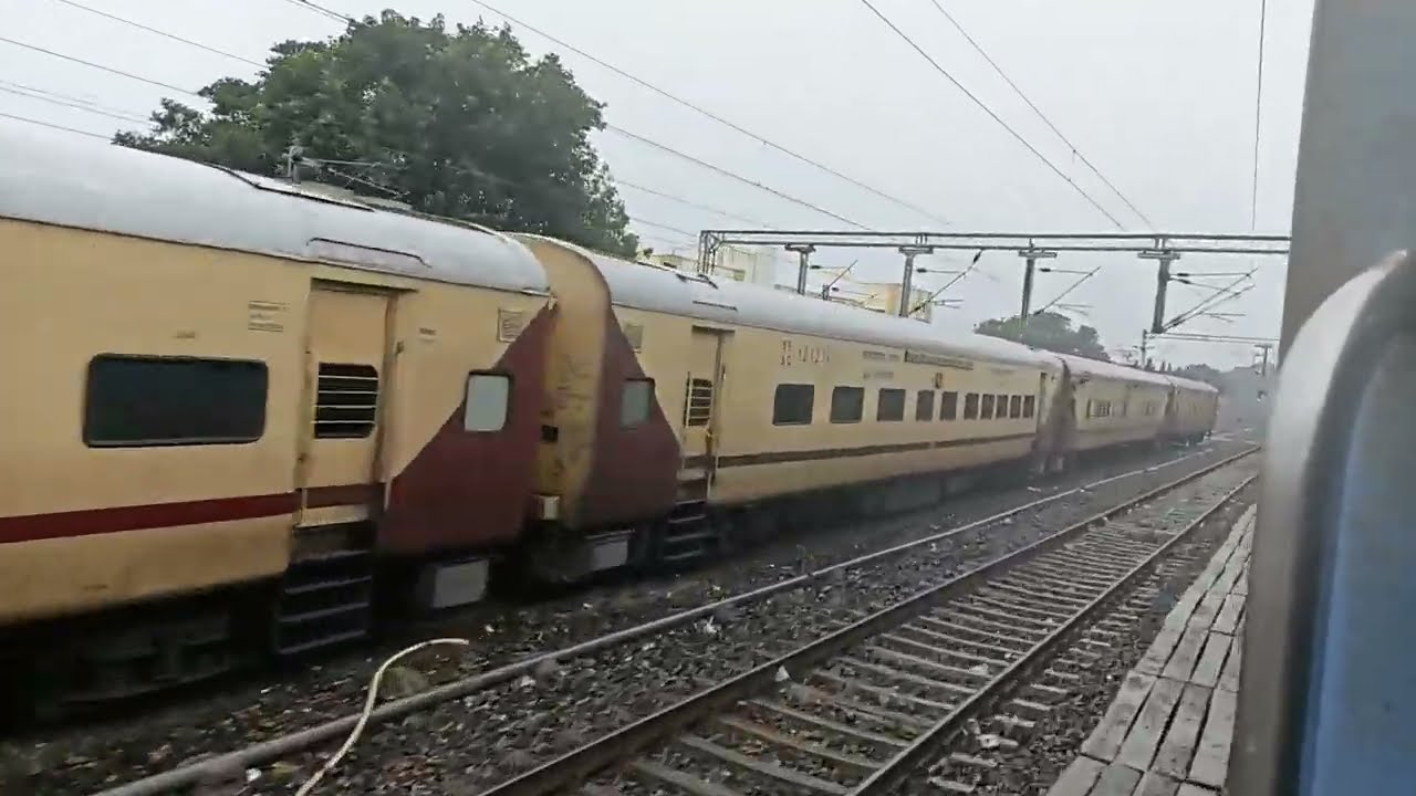 Howrah Barbil Jan Shatabdi skipping Santragachi Junction. - YouTube