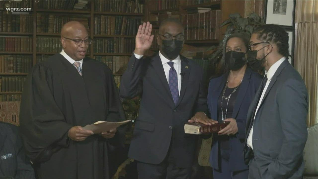 Mayor Brown sworn-in today - YouTube