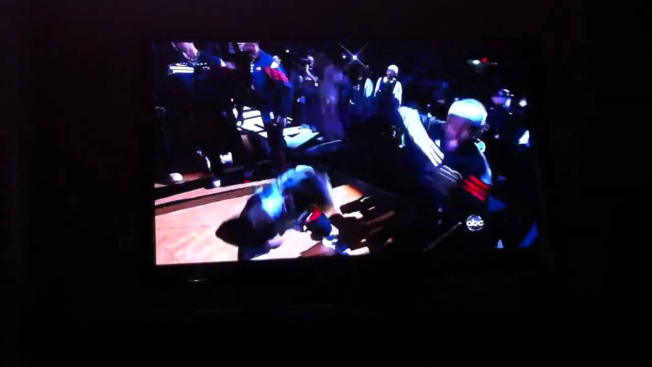 Dwayne Wade and Lebron James Handshake - YouTube