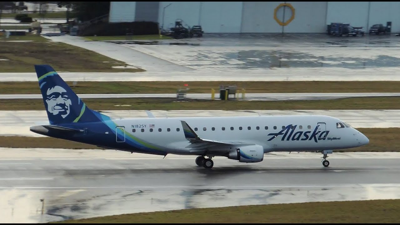 Alaska (SkyWest) Embraer ERJ-175 [N182SY] takeoff from PDX - YouTube