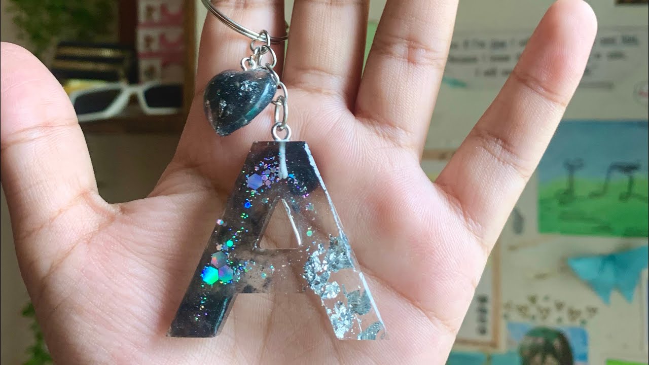 Resin keychain making process!! || Small business || @resin_by_ana ...