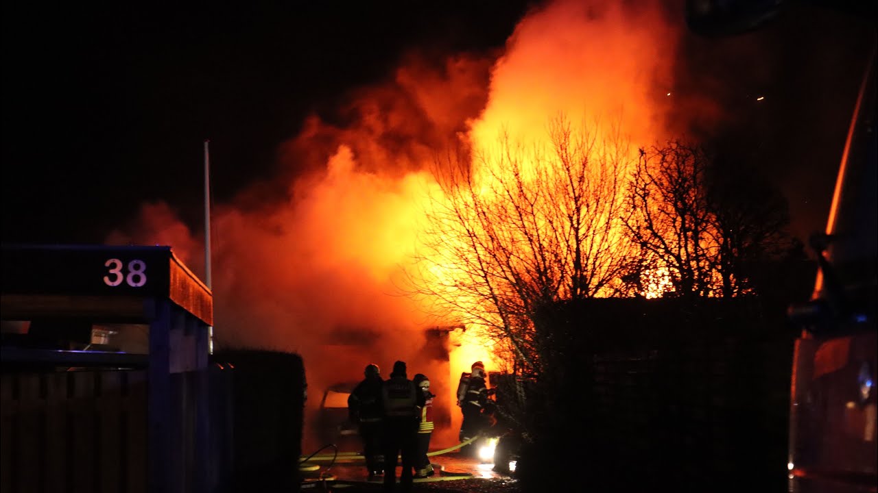 Voldsom brand i Slangerup nytårsnat 2024/2025 - YouTube