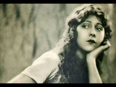 Nostalji - Nermine Memedova və Sinan Seid- Evlerinin Önü Yonca