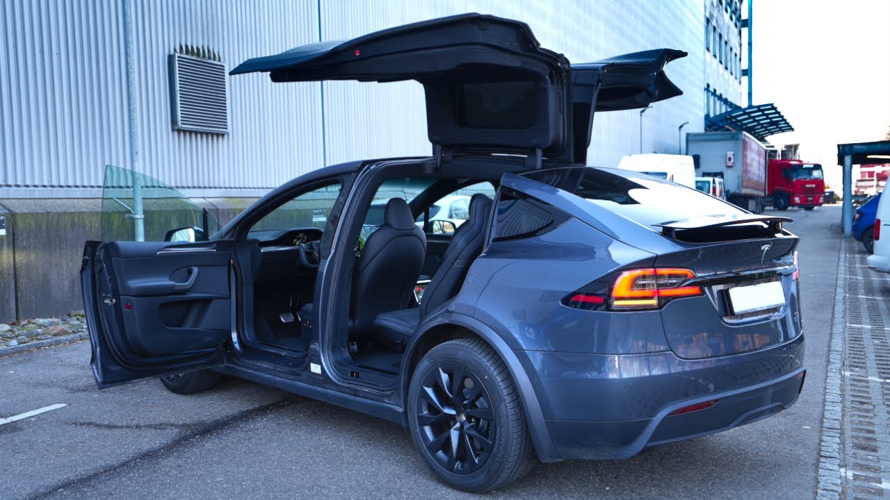New Tesla Model X Plaid - YouTube