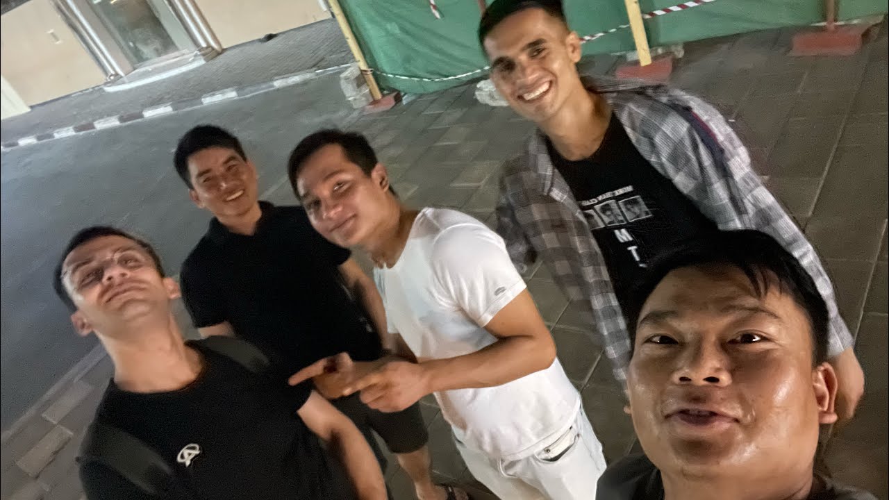 Buff momo with brother's from another mother 🤟@Random dai - YouTube