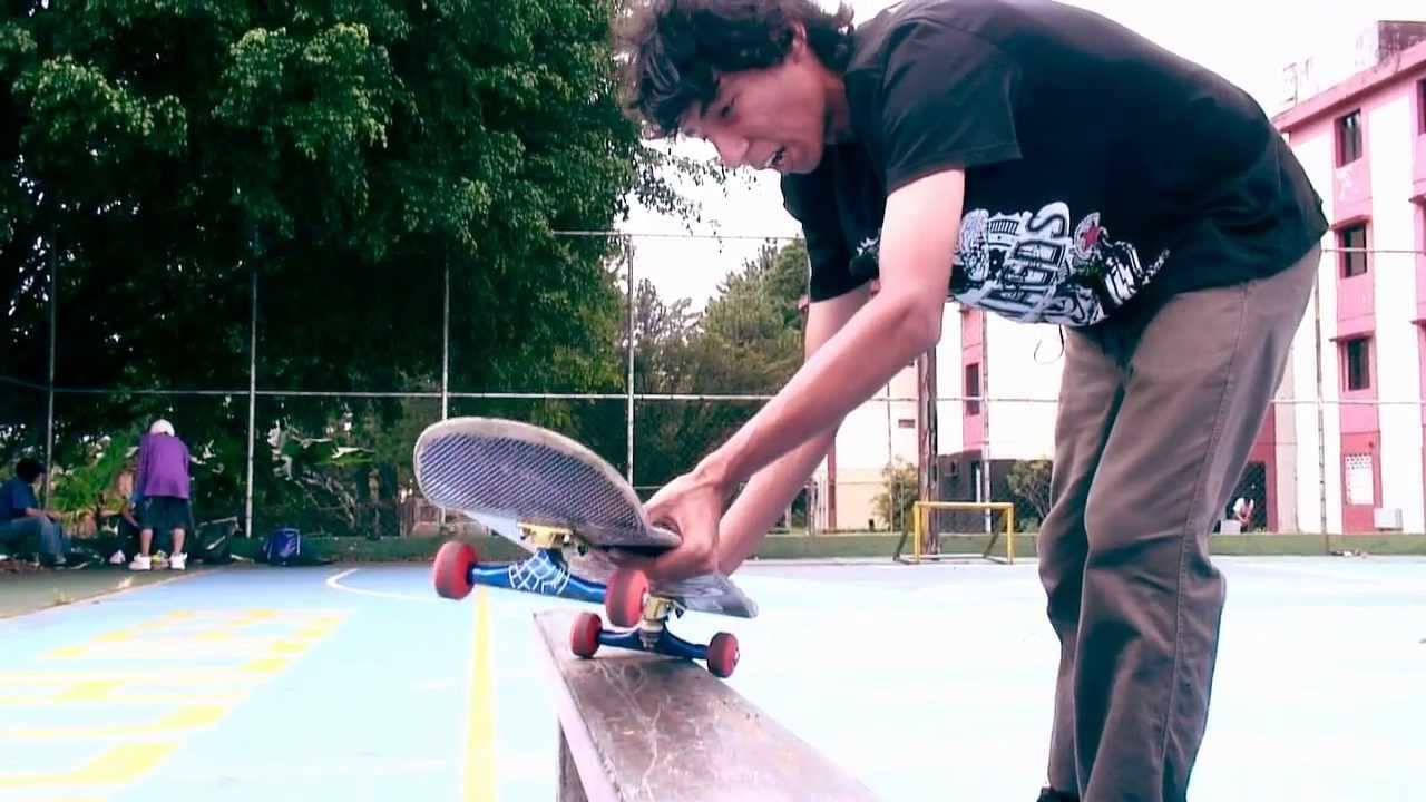 Como lo Hago -- Frontside Feeble con Yasser Calderón - YouTube
