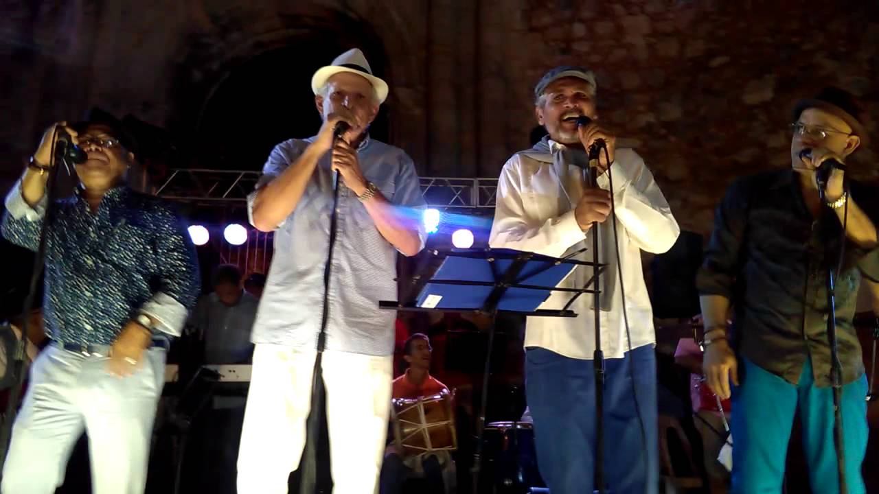 CNN habla del Grupo Bonye tradicion en la zona colonial - YouTube