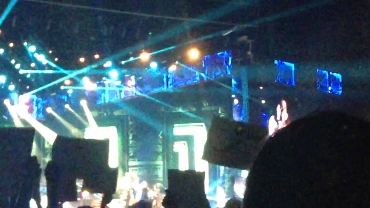 One Direction - Right Now (WWA Tour. Toronto. 8/1/14) - YouTube