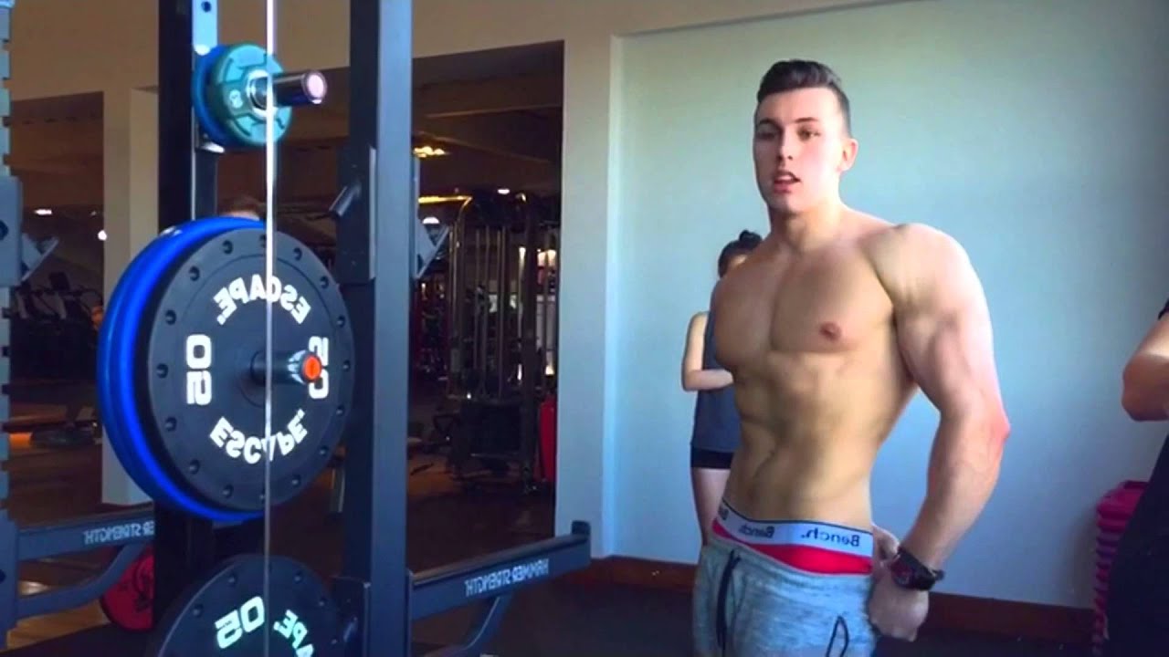 Bodybuilding 18 Year Old Posing - YouTube