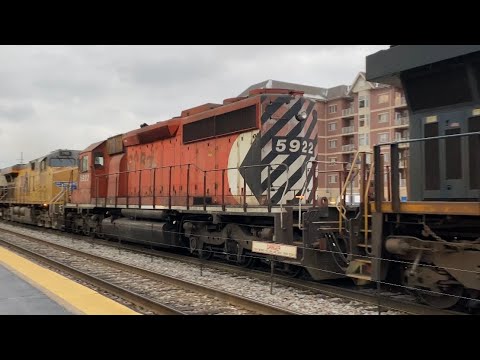 CSX 998 leads a train with CP Rail 5922 Pacman SD40-2 at Franklin Park - YouTube