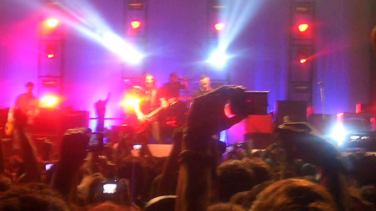 Crowd Open Your Eyes-Alter Bridge live Mediolanum Forum Assago(MI ...