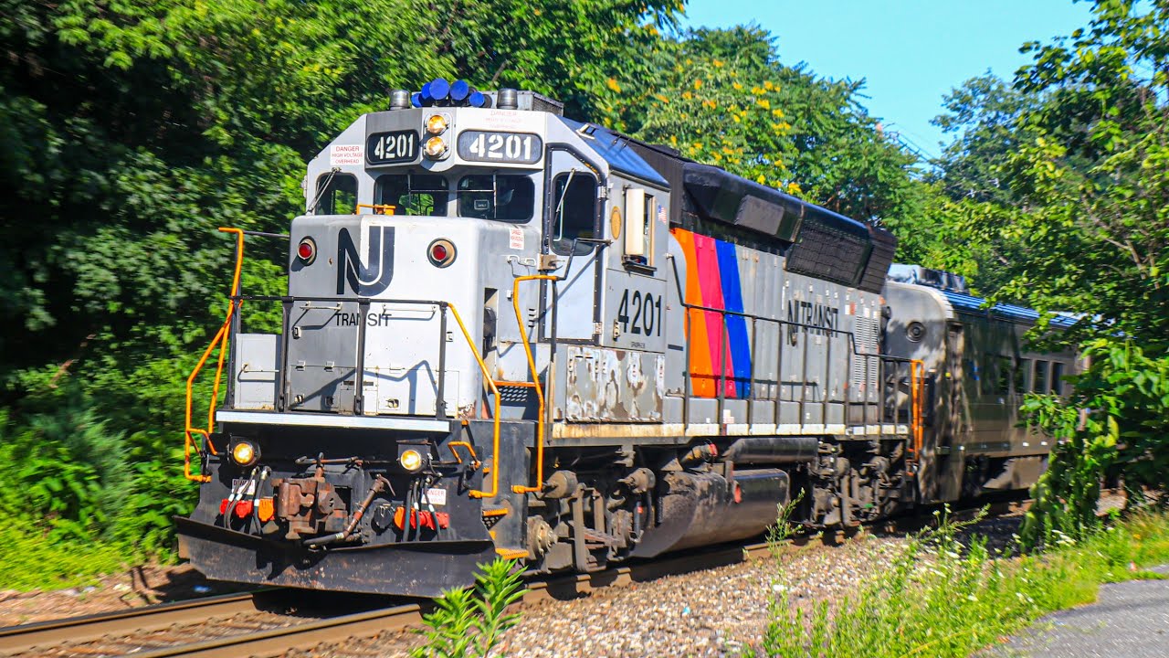 [4K] NJT Pascack Valley Line: NJT 2119 Arrives into Spring Valley w ...