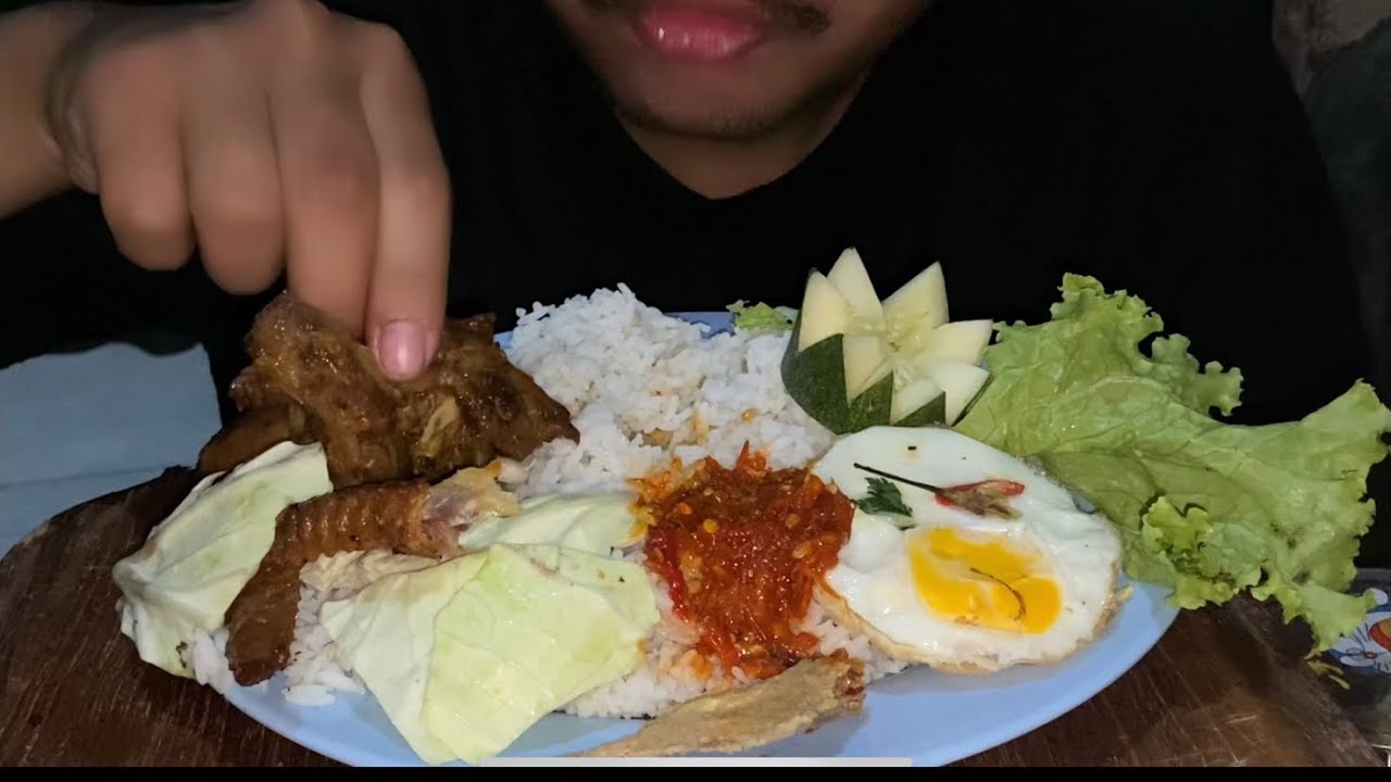 MUKBANG AYAM GORENG SAMBAL SETAN TELUR CEPLOK + NASI - YouTube