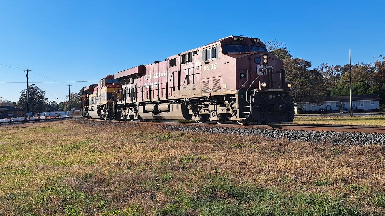 Empty Ethanol B634-13 NorthBound With Foreign Power Engines CP ES44AC ...