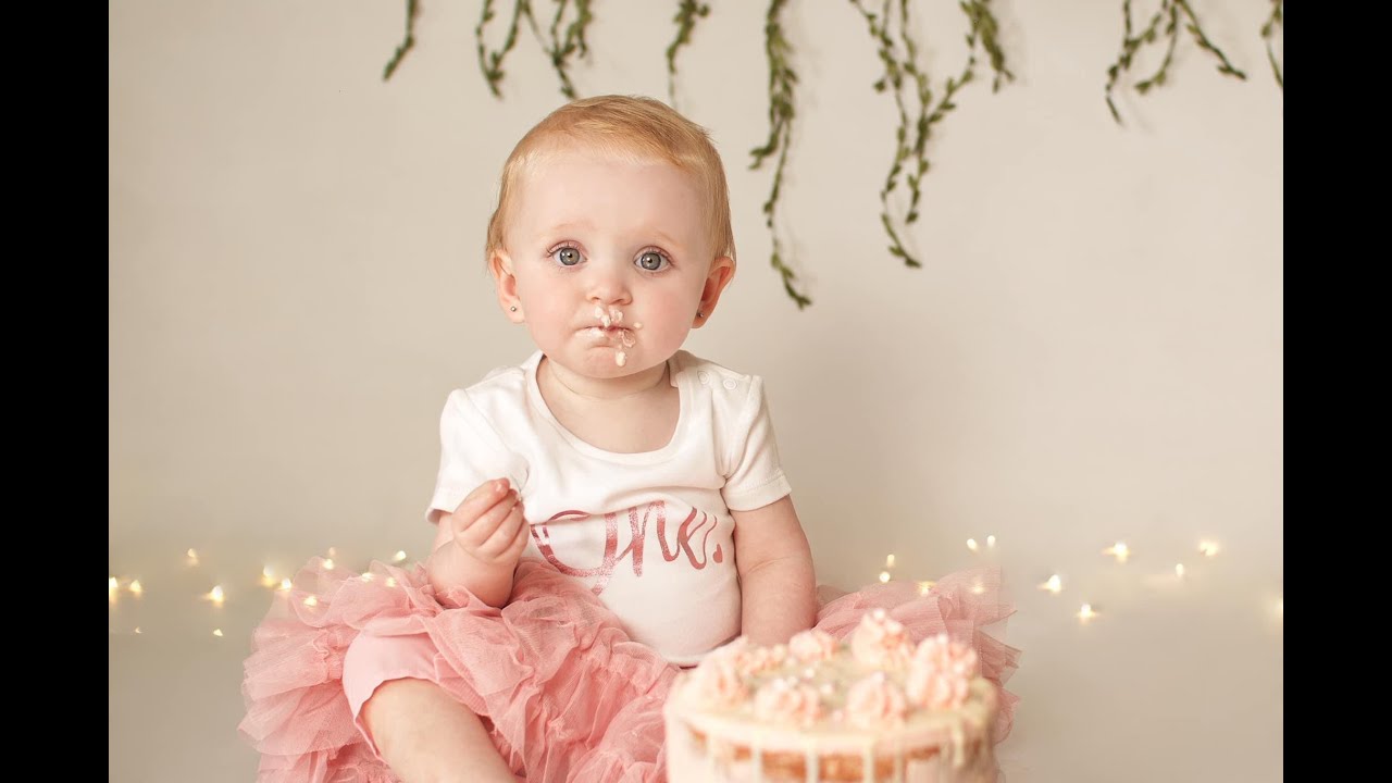 Timelapse of cake smash set up - YouTube