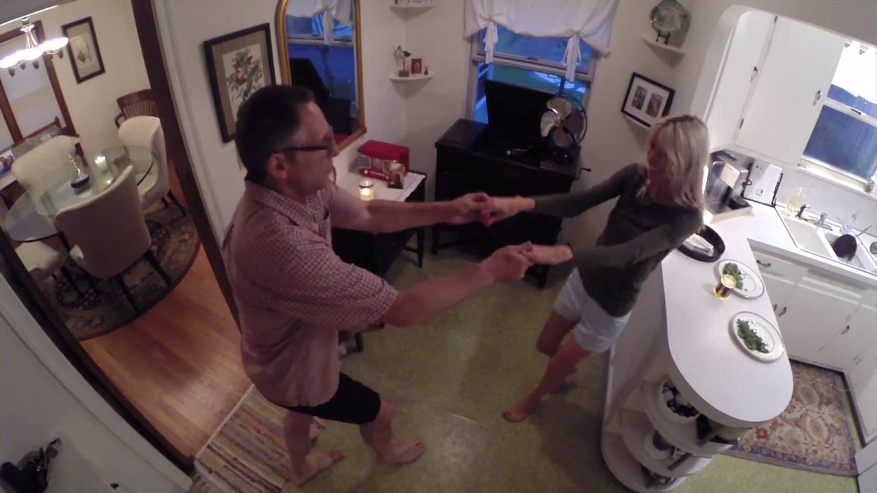 KITCHEN DANCING QT - YouTube
