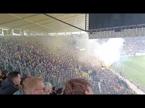 Alemannia Aachen - Pyro im S-Block - YouTube