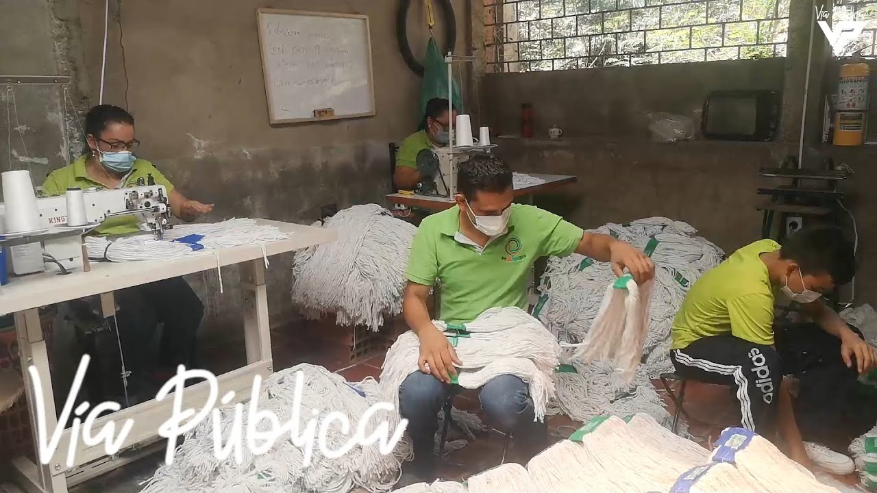 Así se fabrica un trapero #emprendimiento - YouTube