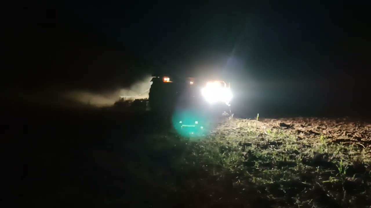 john deere tractor night working - YouTube