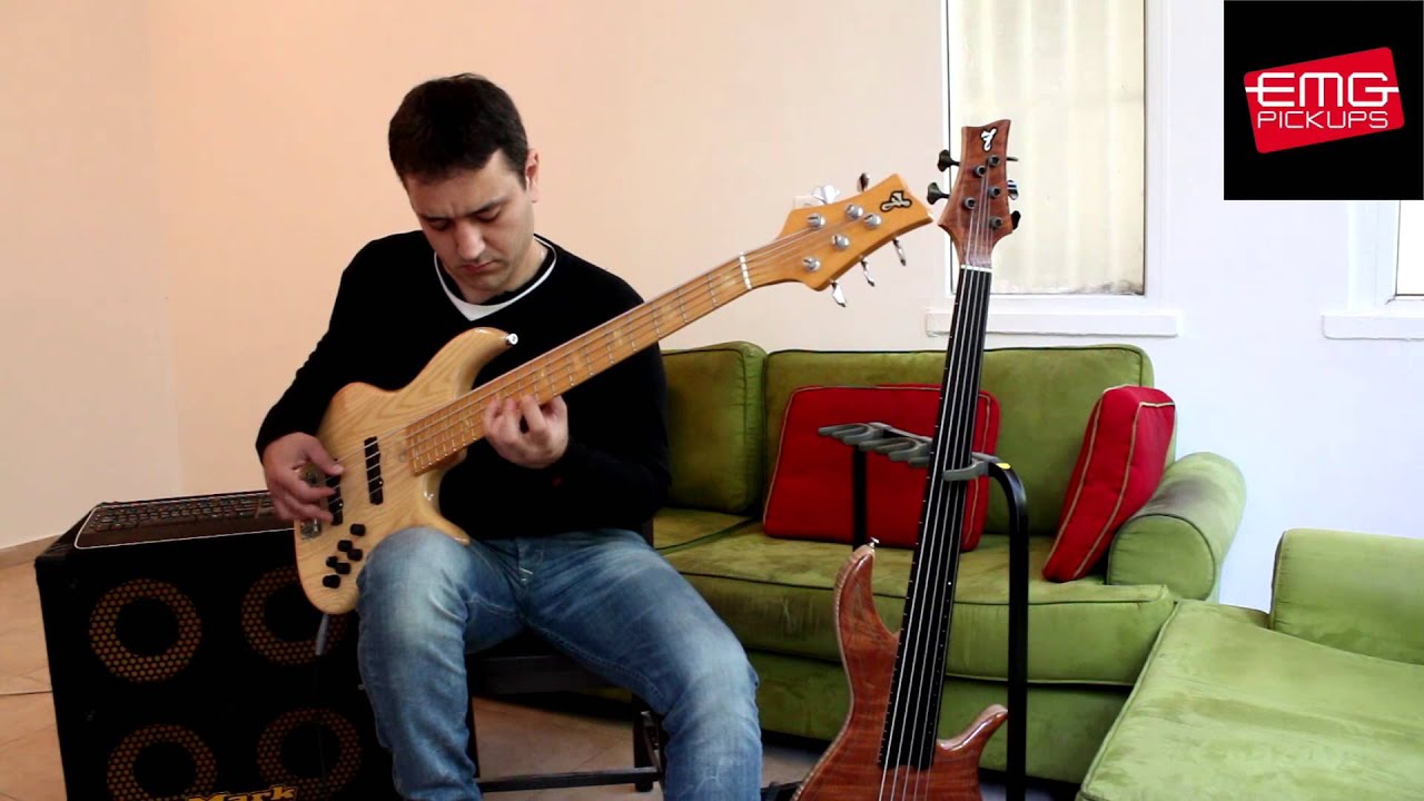 SUPER FAST BASS SOLO - YouTube