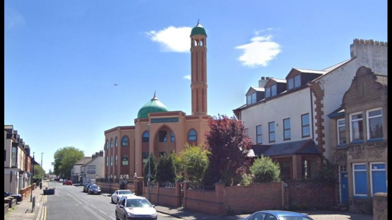 Stockton-on-Tees call to prayer application - YouTube
