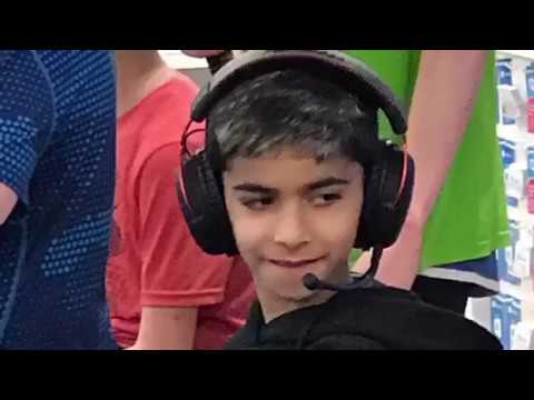 FORTNITE BATTLE AT MICROSOFT STORE / Fortnite Battle at Microsoft - YouTube