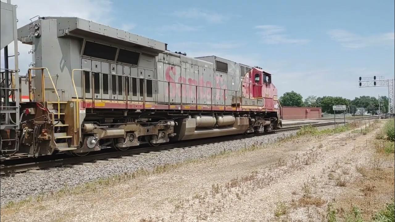 BNSF 674 Warbonnet at Galesburg, IL - YouTube