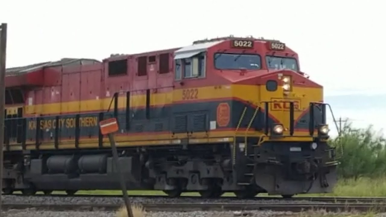 KCS Intermodal through the Texas Plains (Pre CPKC) - YouTube