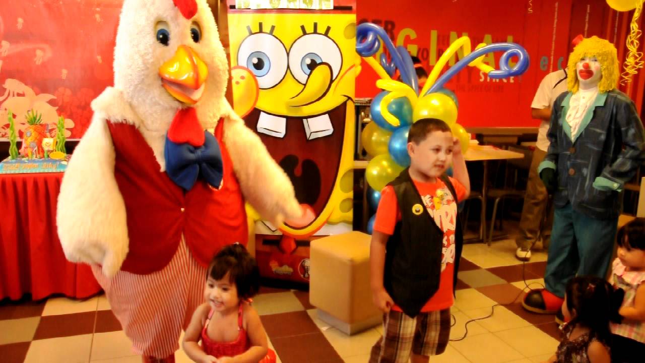 Righen's 1st Birthday - KFC Chuckie teach the kiddies how to dougie ...