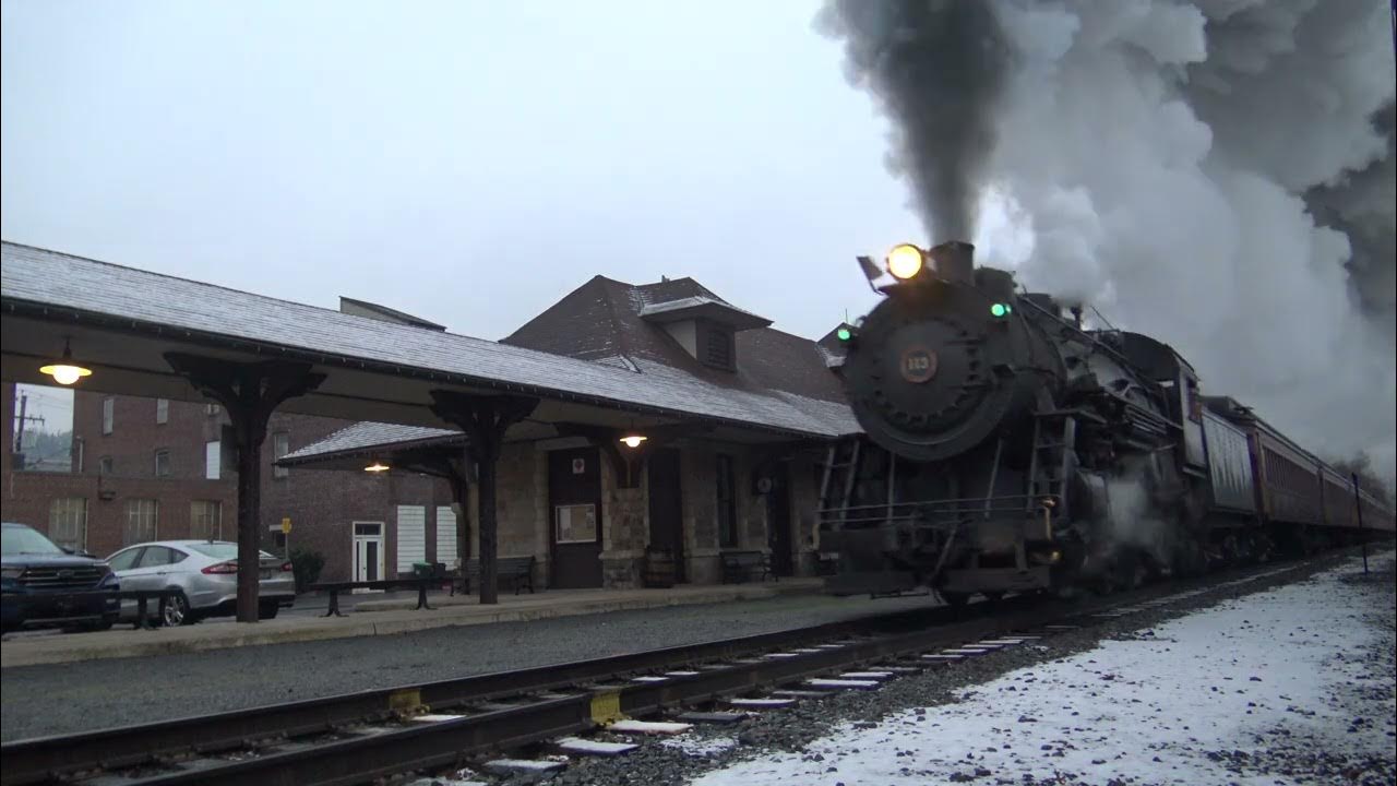 14 CNJ 113 blasts past the Schuylkill Haven, PA depot with the 1530 Santa Express 12 11 2022 ...