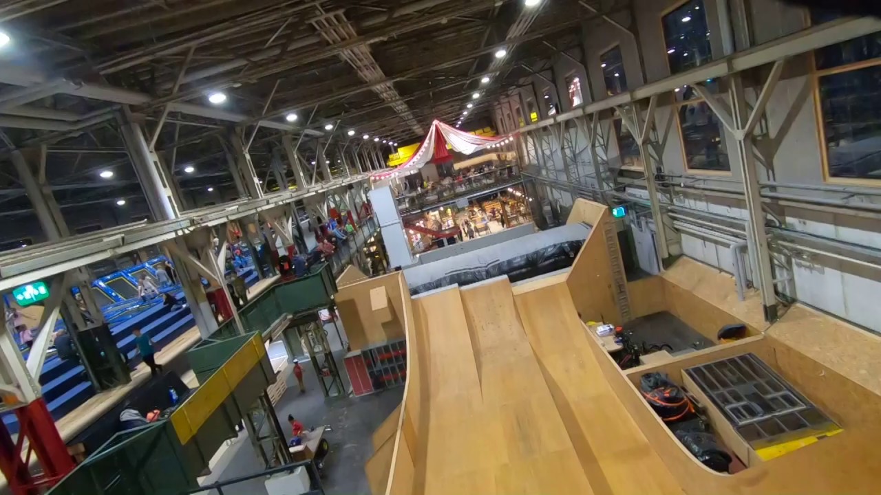 Krasse Tricks im Skillspark (Jonas Beiler) - YouTube