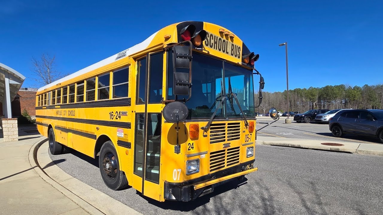 2005 Thomas EF School Bus PM Drive / Cummins ISB 5.9L - YouTube