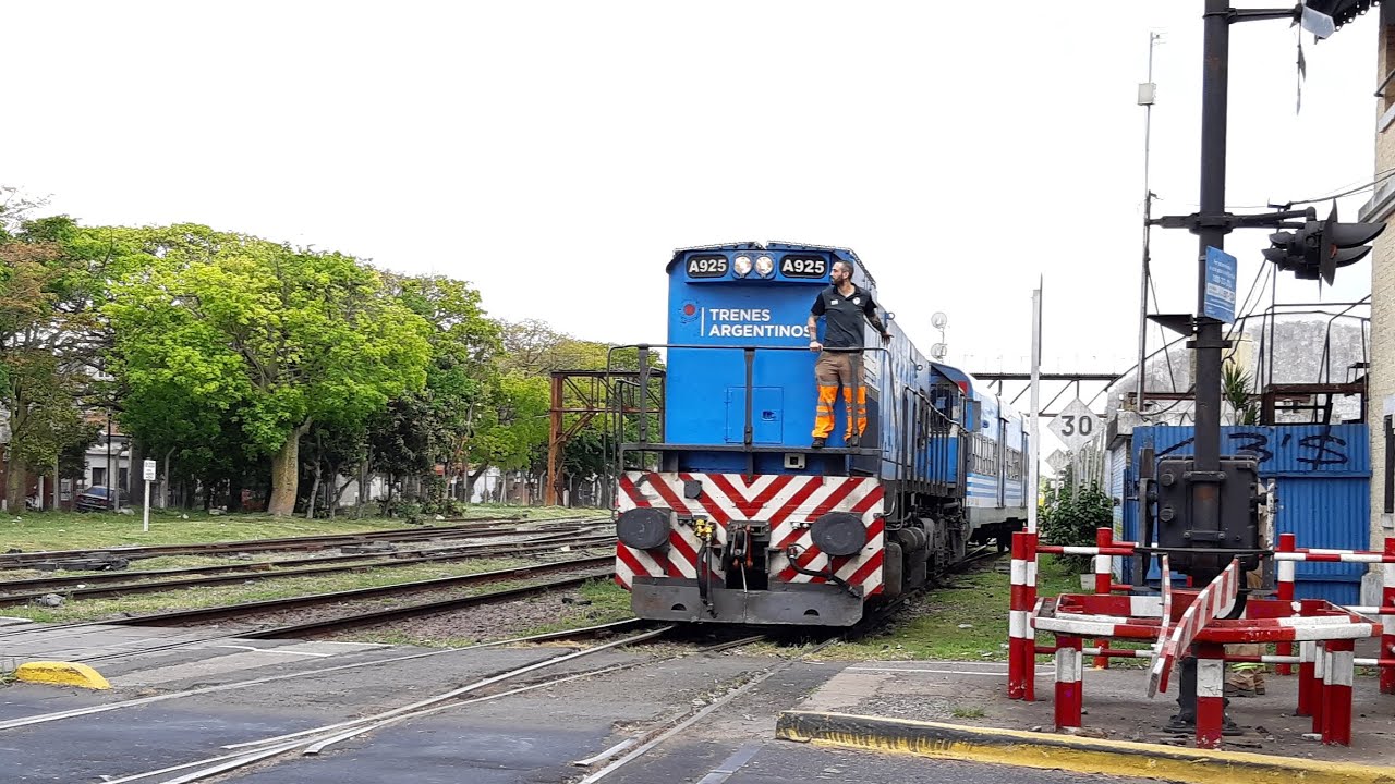 EMD GM GT-22CW A925 (Ex 9083) + Coche Materfer U 3505 Saliendo de Playa caseros a Retiro ...