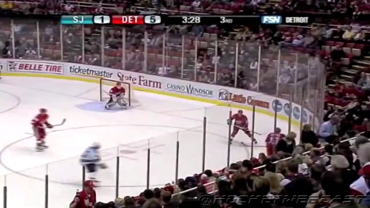 Pavel Datsyuk dangles Mike Grier, Sharks players collide - Oct 26, 2007 ...