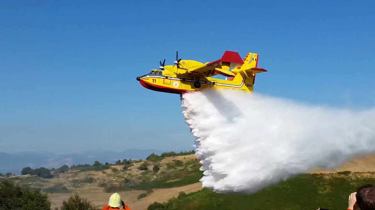 Fire fighting planes and helicopters in Italy, canadair CL-415 and ...