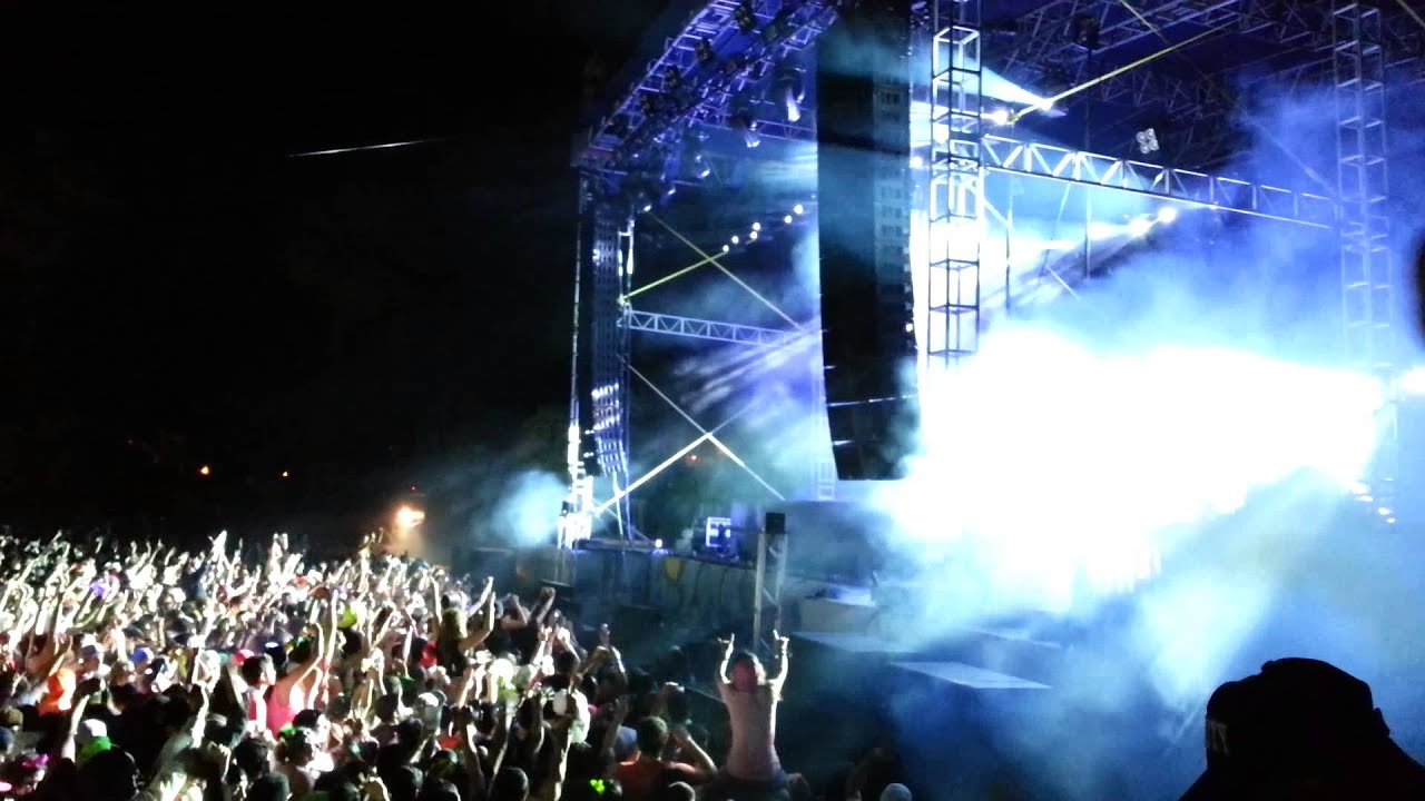TIESTO COUNTDOWN CLOSING UME 3 @ SPI 2013 - YouTube