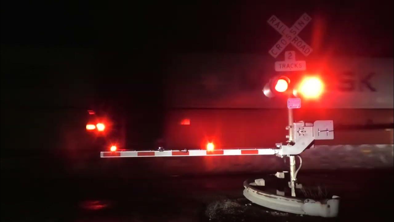 BNSF 3775 West in Edelstein, IL 5/14/23 - YouTube