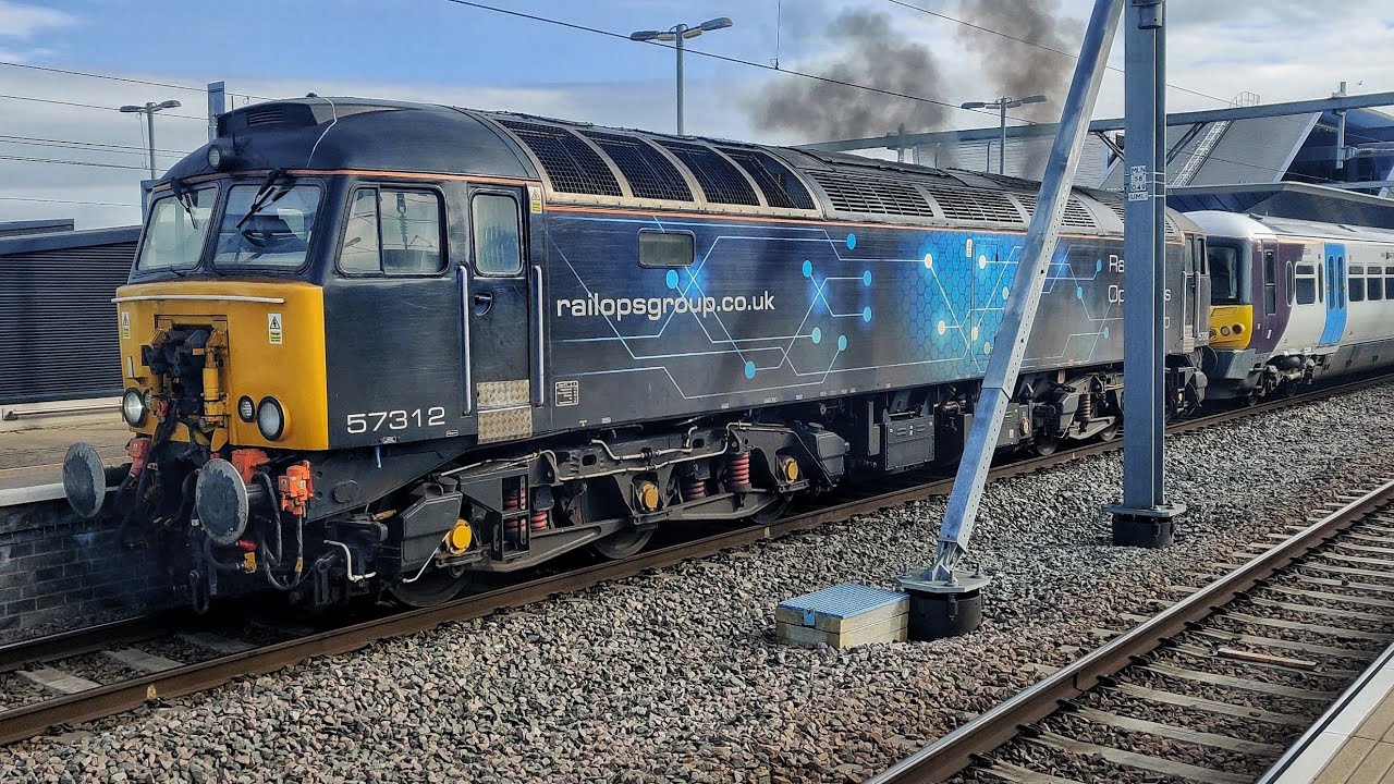 ROG class 57 | 57312 dragging class 365 (365520) at Reading **CLAG AND ...