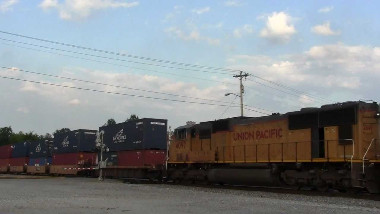 Norfolk Southern intermodal train I01 rolls through Decatur, AL - YouTube