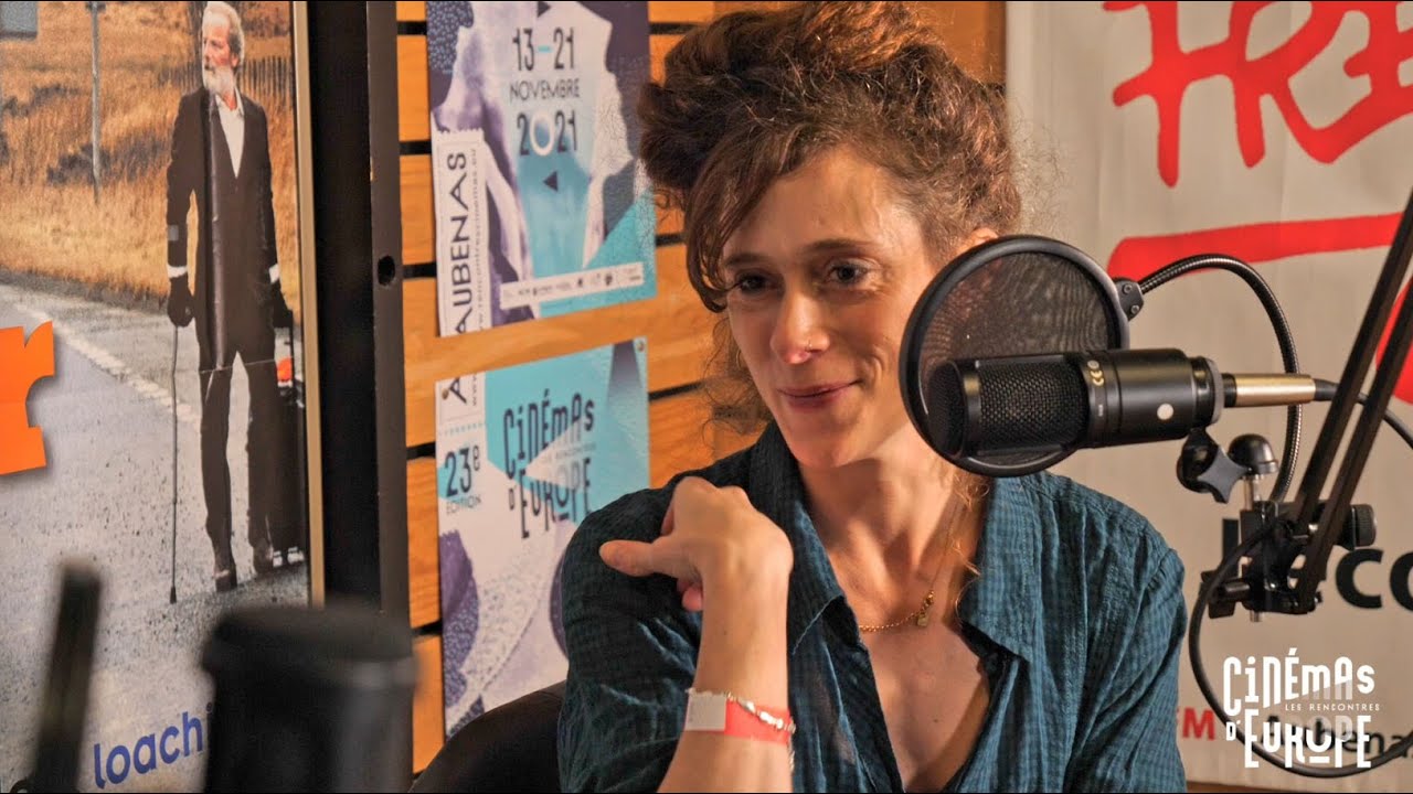 Interview Fréquence 7 - Laura WANDEL - Un Monde - YouTube