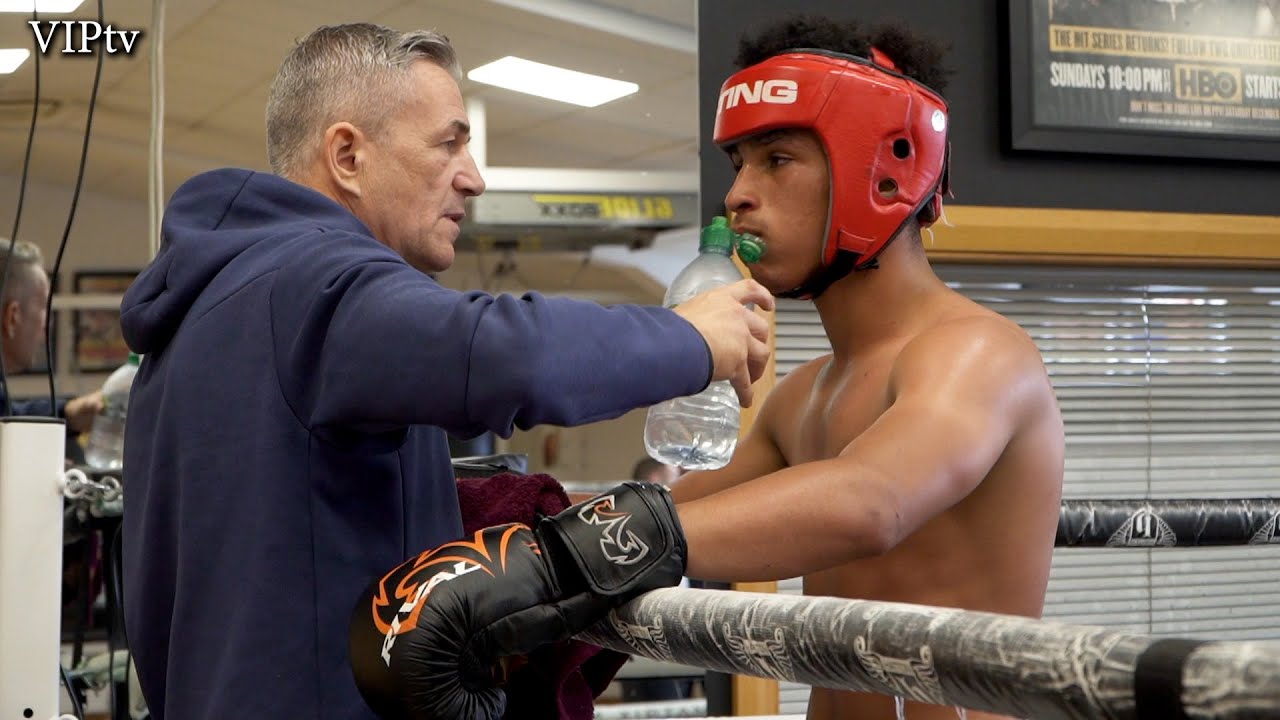 Meet SharpStyle's 2018 schoolboys national champion at 44.5kg Levi Barnes - YouTube