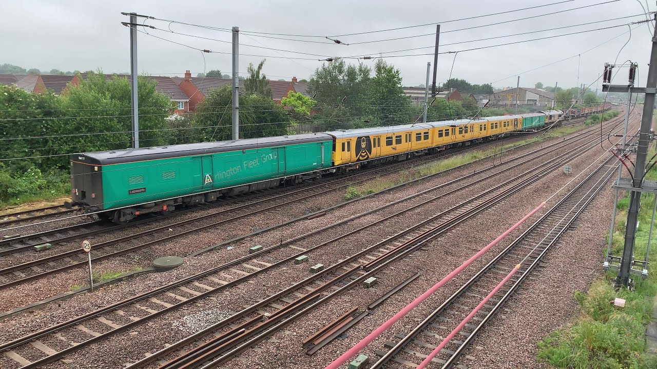 ROG class 37 hauling networkers for storage and GBRf class 66 with ...