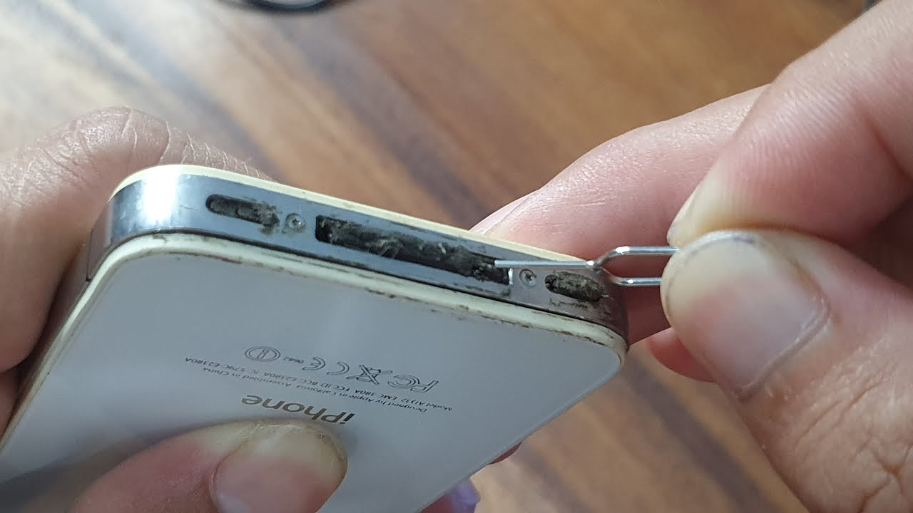 iPhone 4 Port cleaning, deep clean iphone 4 - YouTube