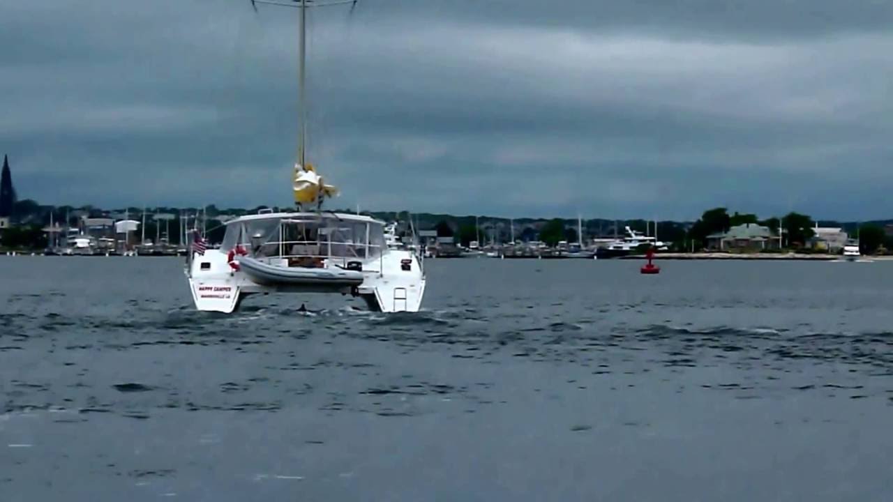 Waves between hulls and bridge deck slap - YouTube