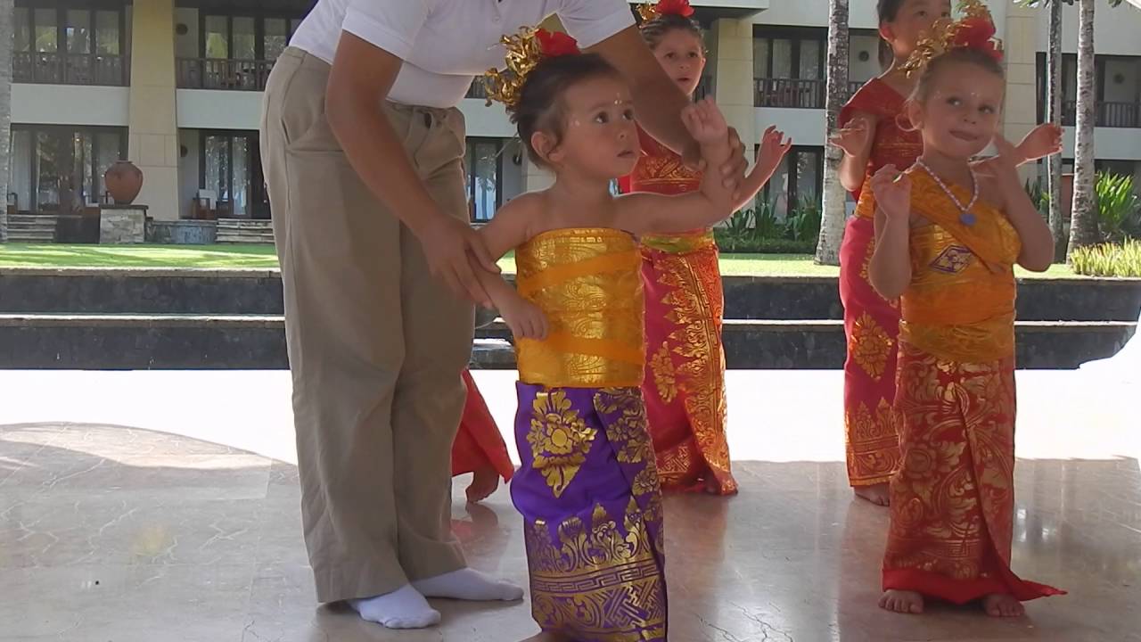 Balinese dance Lesson at Conrad Bali Hotel - YouTube
