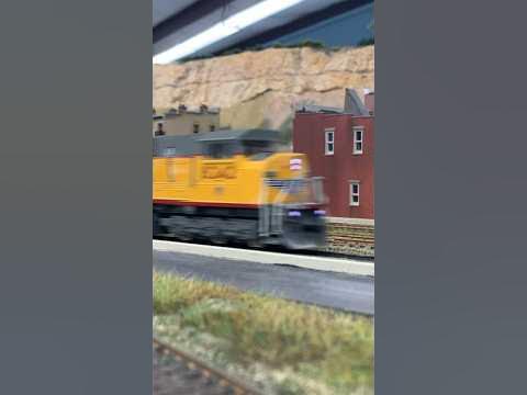 UP 8242 At Van Auken In SAMRA#modeltrains #hoscale #texas #funrun #sanantonio #unionpacific #up ...