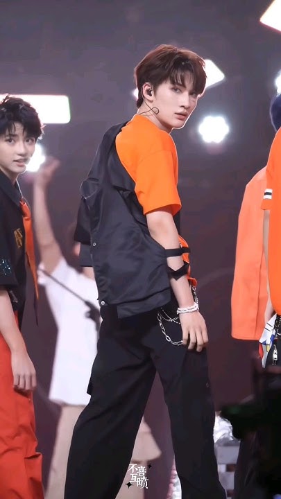 余宇涵《get ugly》直拍 cr.不喜互噴_余宇涵 #余宇涵 #tffamily #tf三代 #tf家族三代 #tf家族 - YouTube